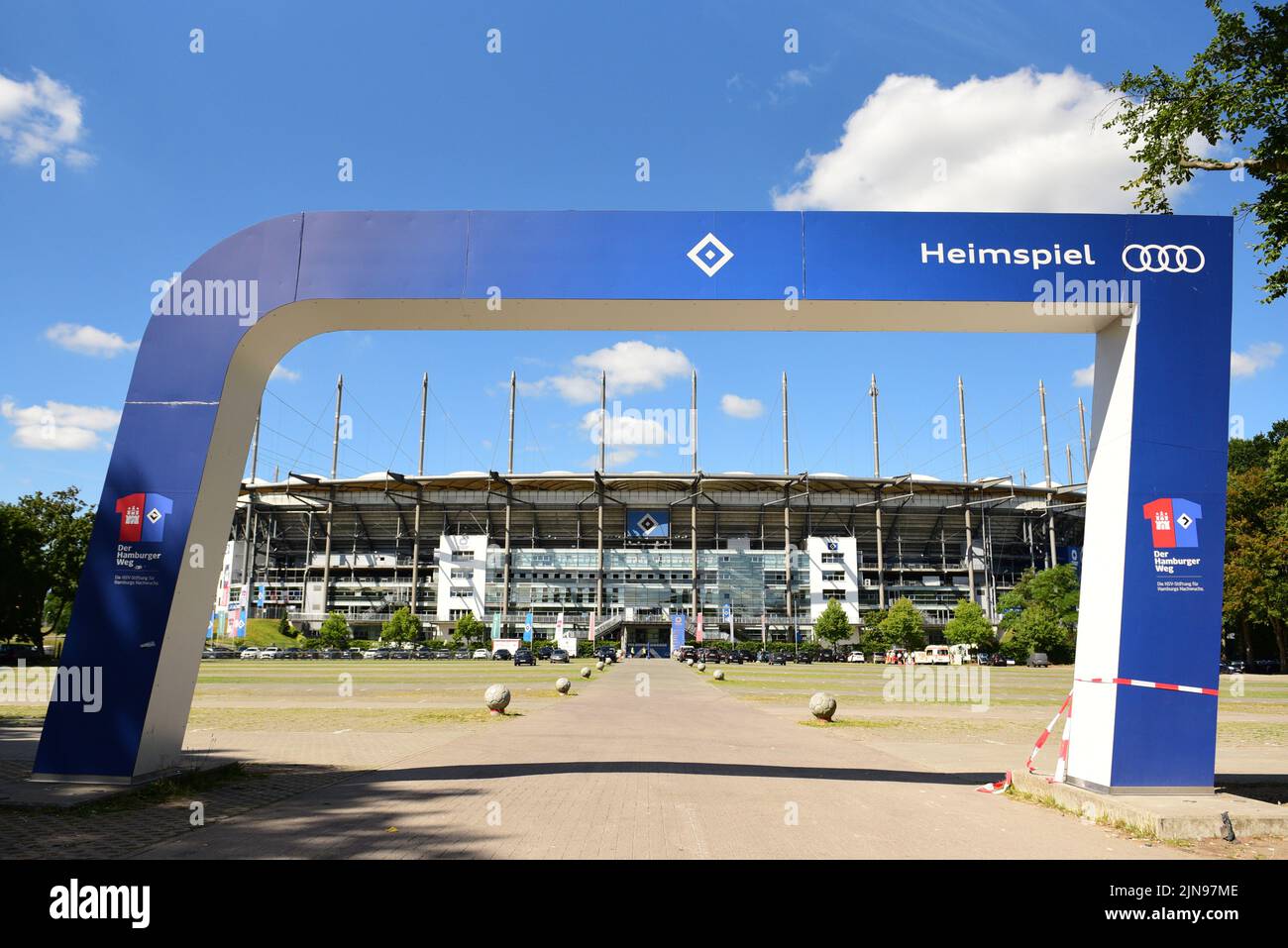 Hamburg, Germany. 10th Aug, 2022. Soccer: Hamburger SV, funeral service ...