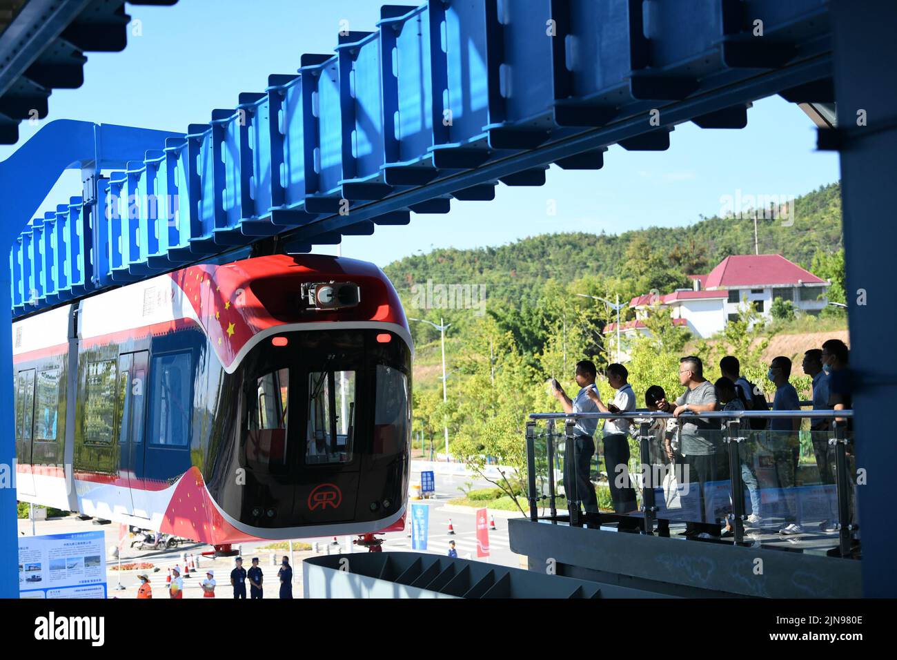 (220810) -- XINGGUO, Aug. 10, 2022 (Xinhua) -- A train on the maglev ...