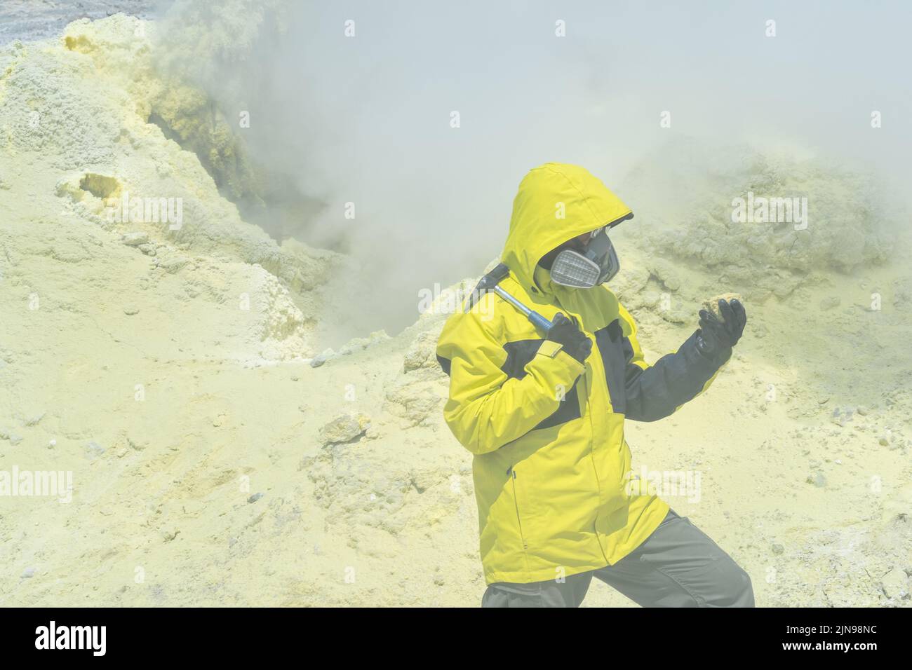 Volcano gas sample hi-res stock photography and images - Alamy