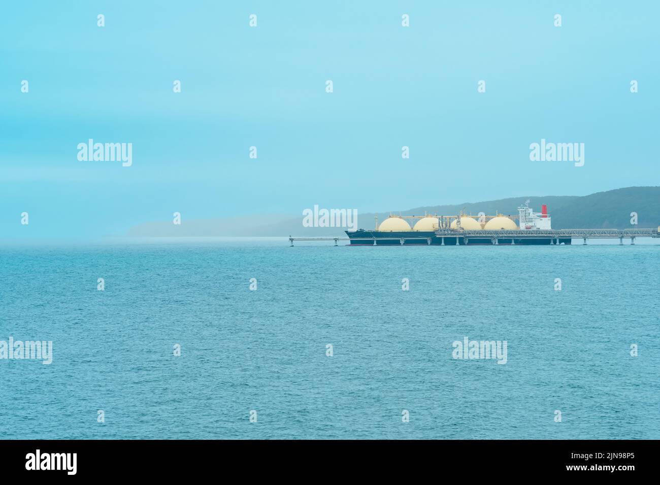 Liquefied natural gas tank ship hi-res stock photography and images - Alamy