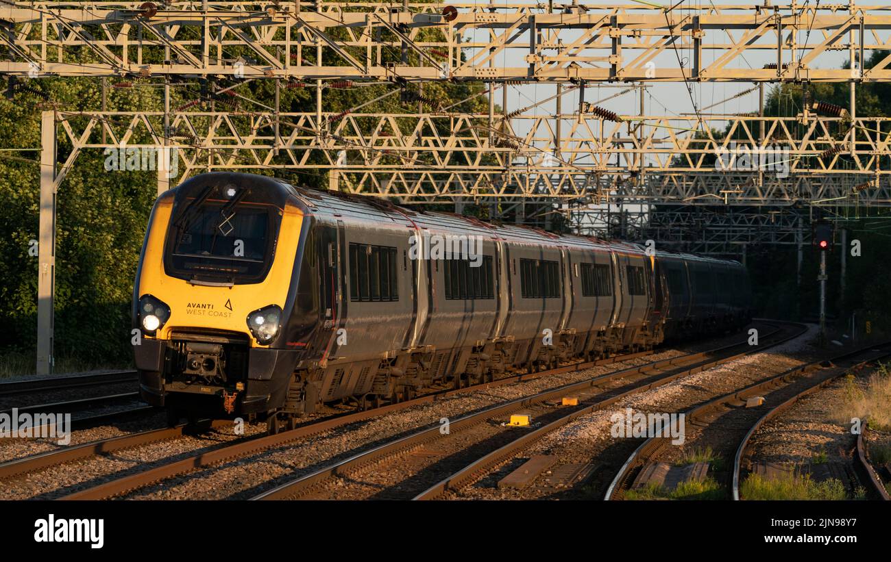 Avanti west coast train hi-res stock photography and images - Alamy