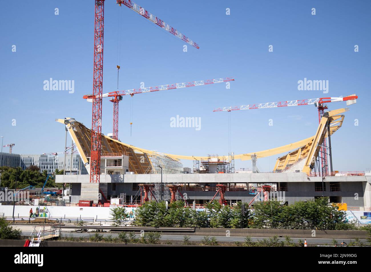 Paris 2024 aquatics centre hi-res stock photography and images - Alamy