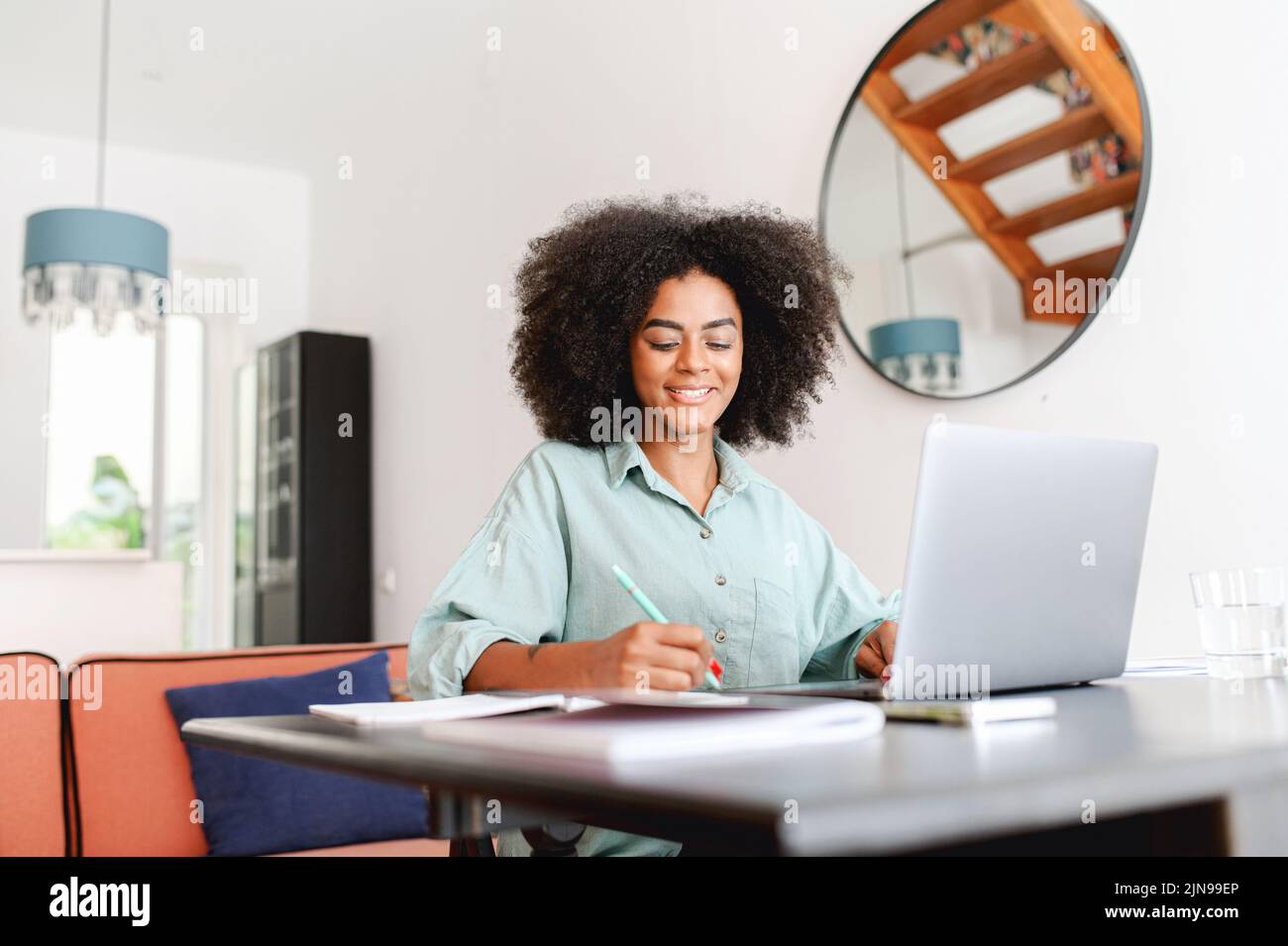 Person listening taking notes hi-res stock photography and images - Alamy