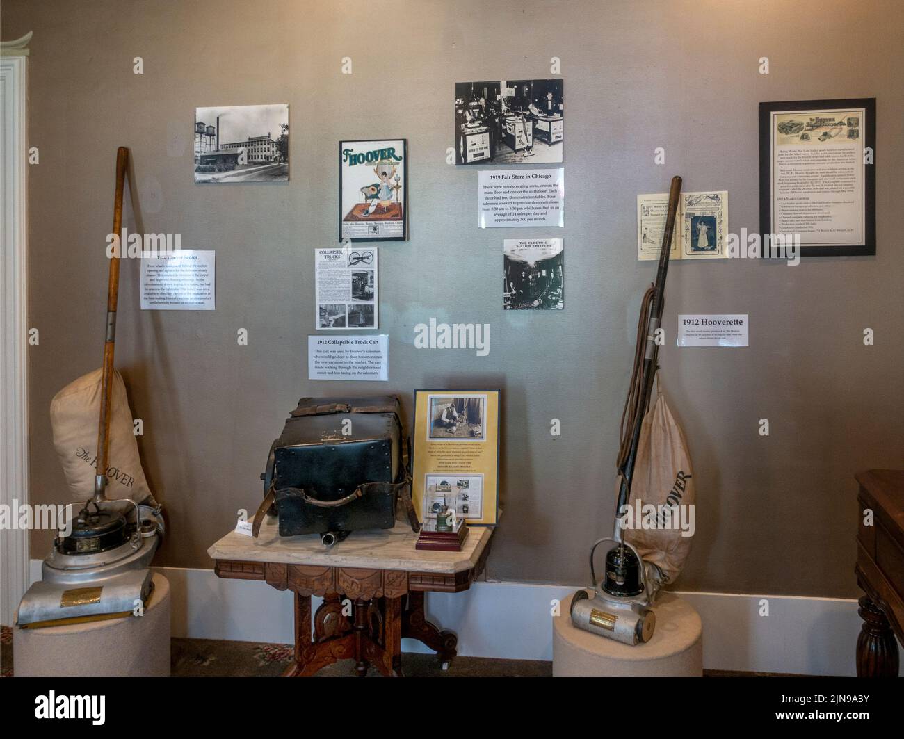 Small business in historical hi-res stock photography and images - Alamy