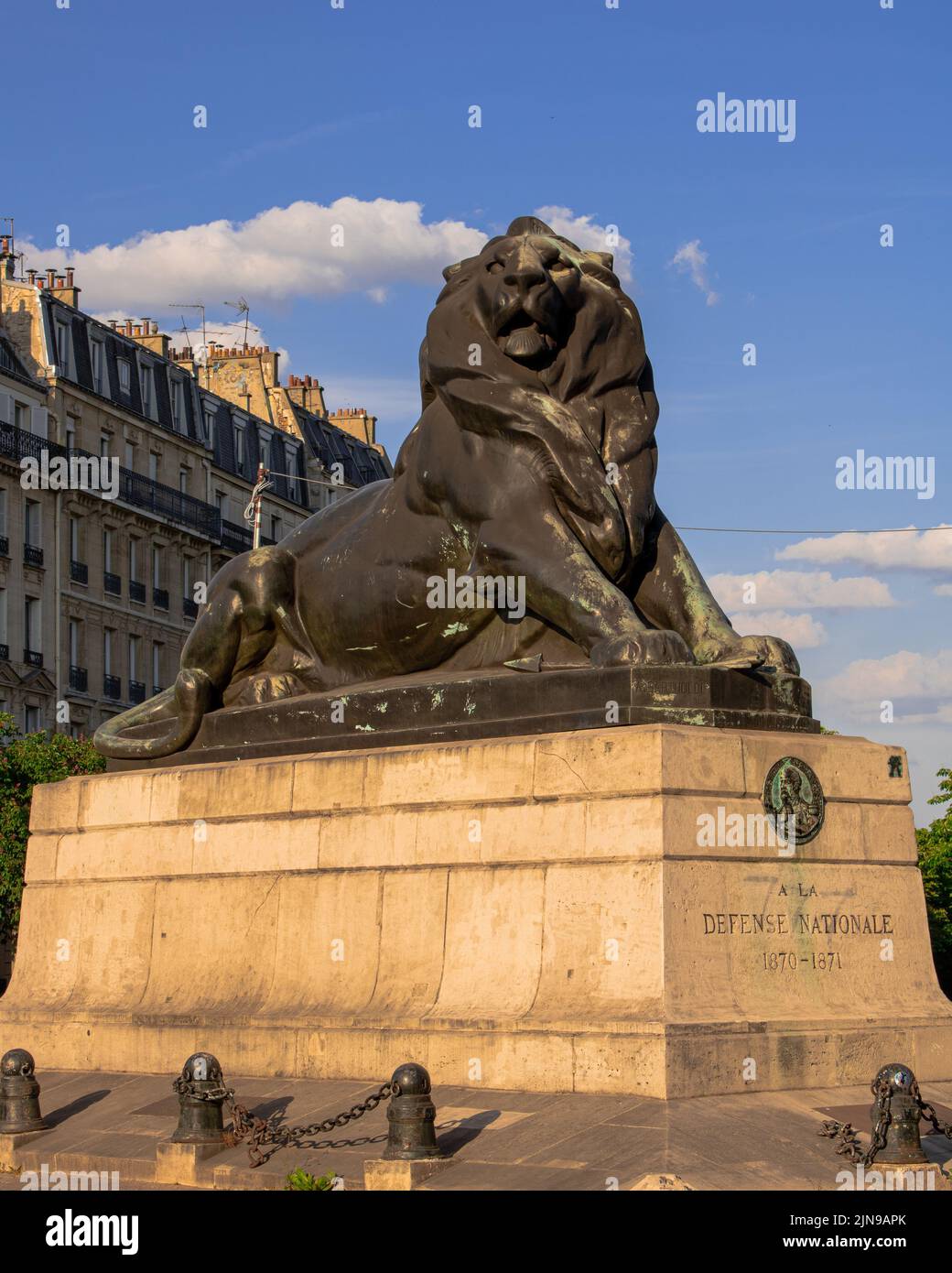Vertical shot of a beautiful sculpture of a lion that seat in the ...