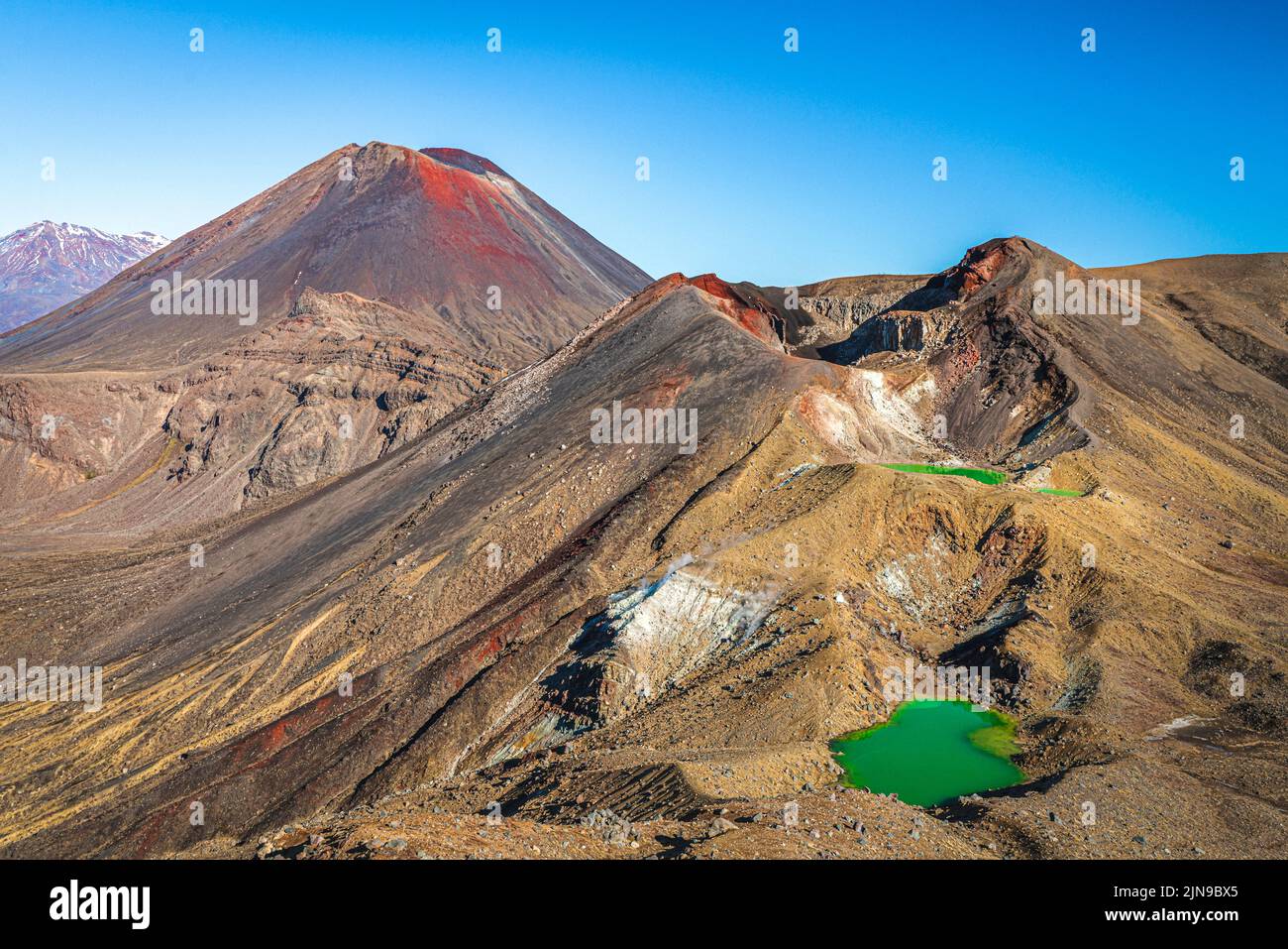 Lord of the rings frodo frodo and ring hi-res stock photography and ...