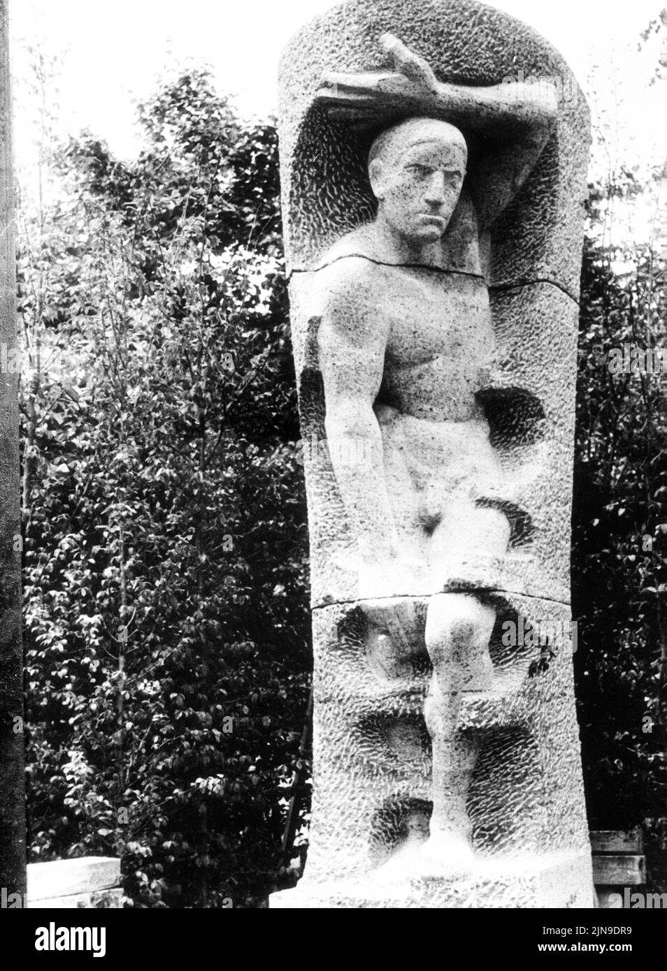 Original-Bildunterschrift: Denkmal des 17. Juni von Karl Wenke, Berlin ...