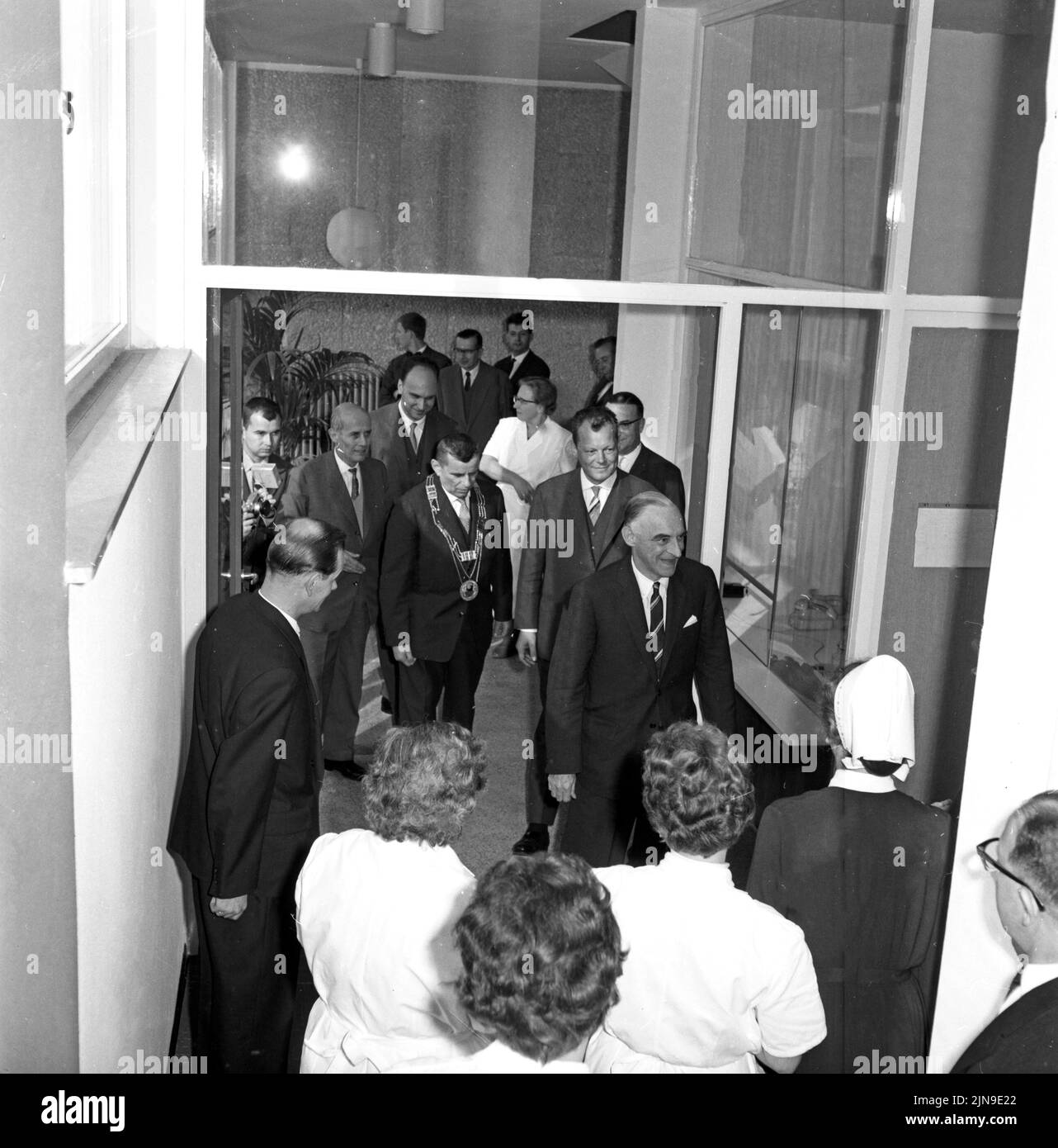 Original-Bildunterschrift: Schwesternhaus des neuen modernen ...