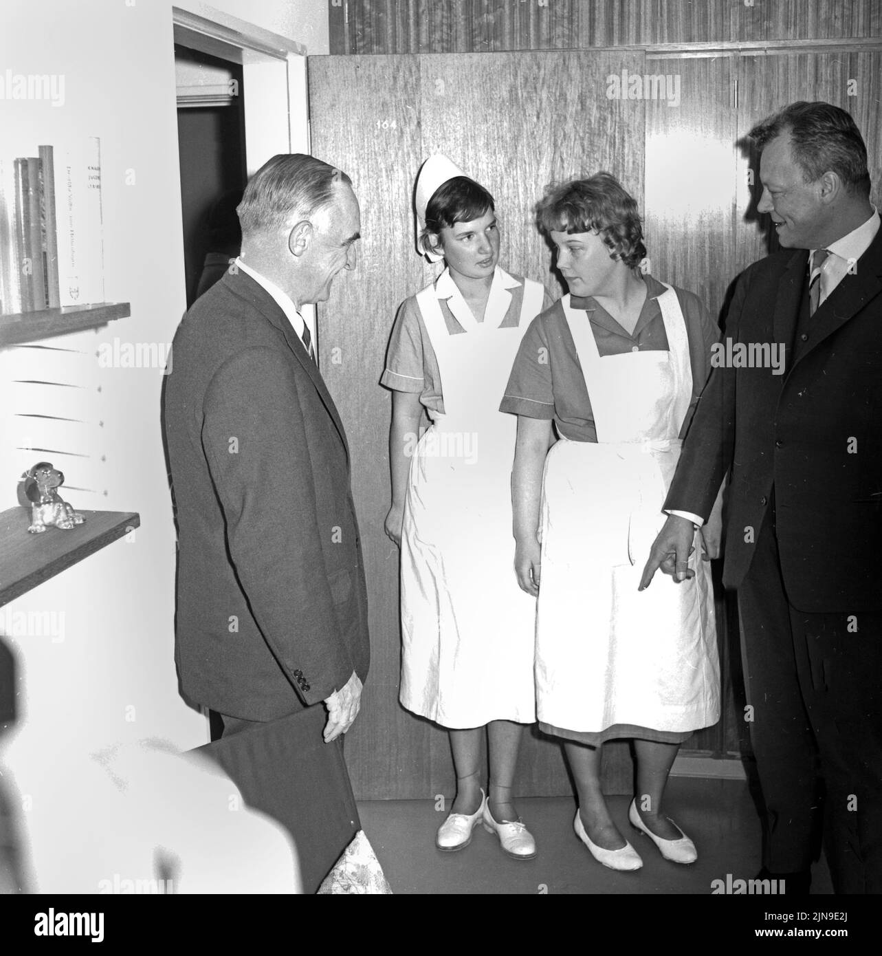 Original-Bildunterschrift: Schwesternhaus des neuen modernen ...