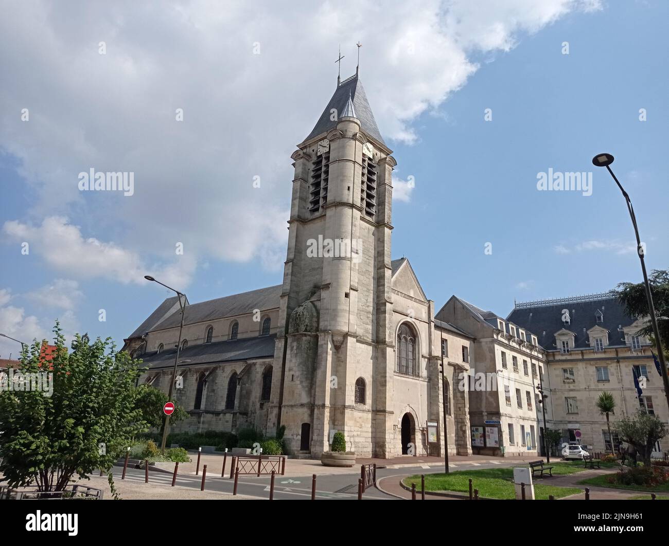 ÉGLISE SAINT CYR ET SAINTE JULITTE À VILLEJUIF VAL DE MARNE FRANCE ...