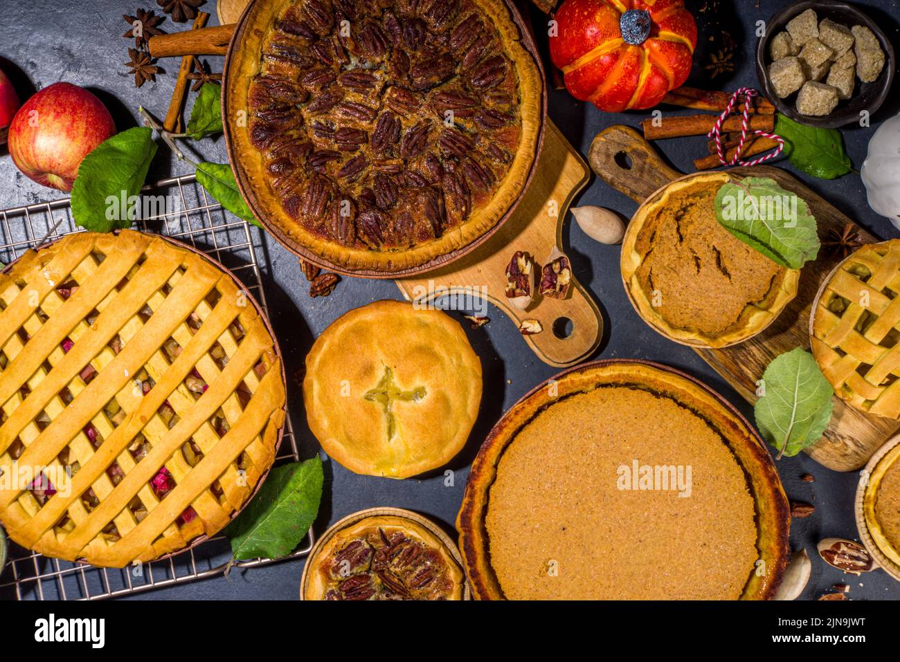 Set variety autumn pies. Pecan, apple, pumpkin small tart cakes and ...