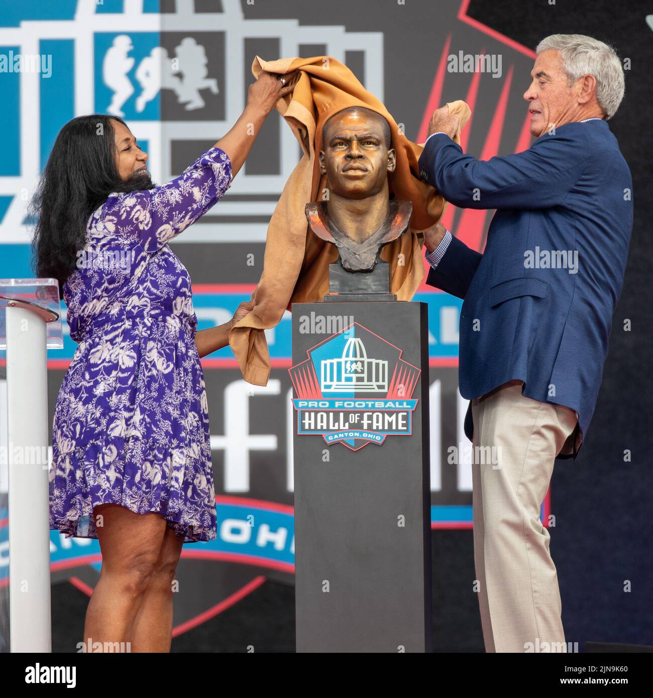 Sam mills panthers hi-res stock photography and images - Alamy