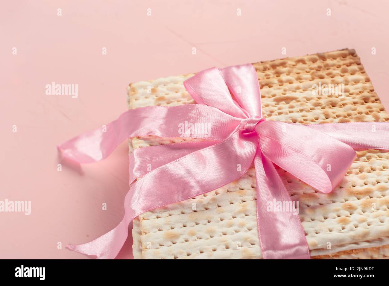 Jewish traditional Passover matzo bread Stock Photo - Alamy