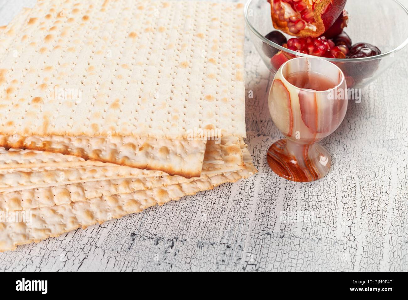 traditional Jewish kosher matzo for Easter pesah Stock Photo - Alamy