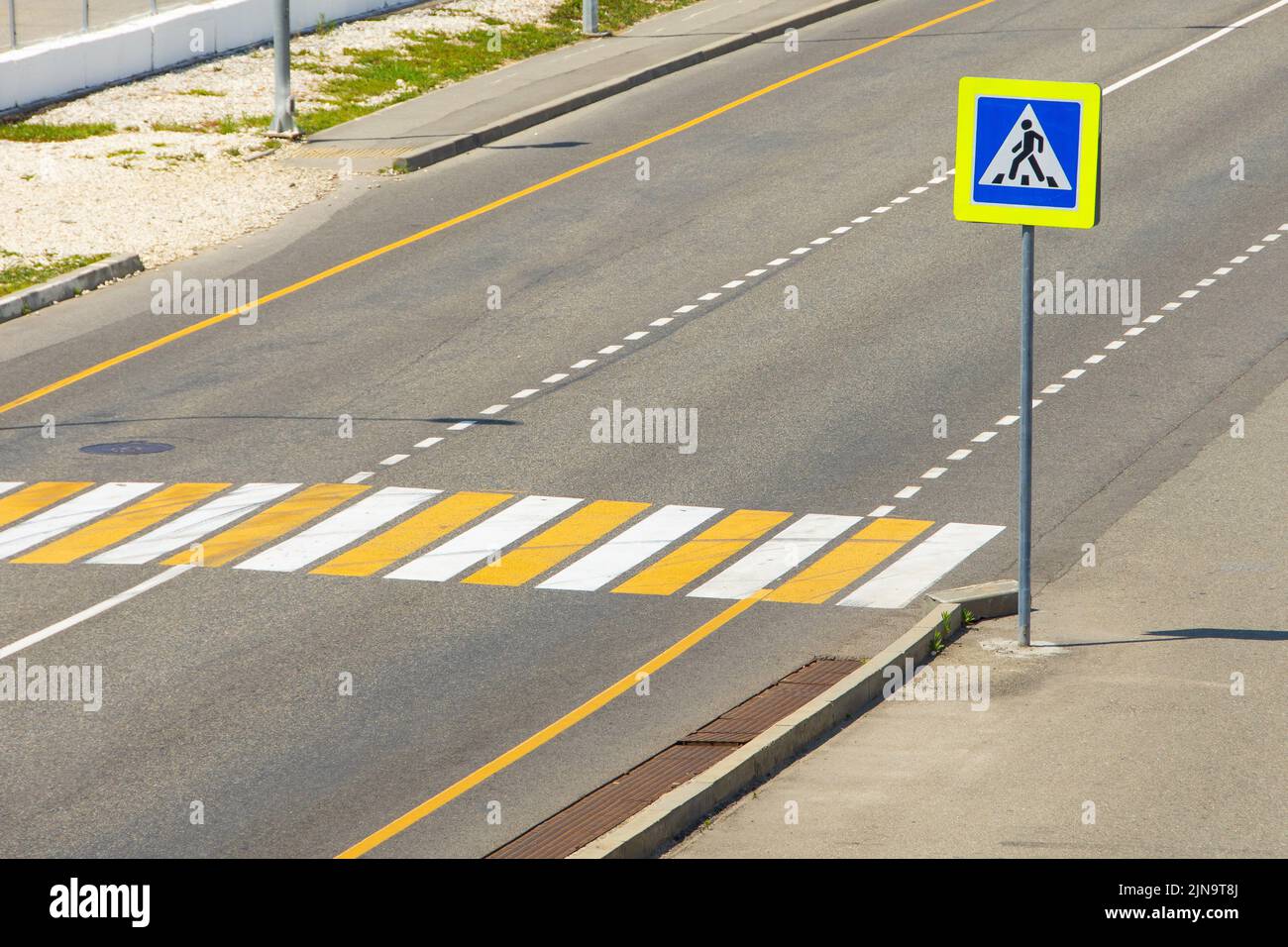 City highway pedestrian crossing hi-res stock photography and images ...