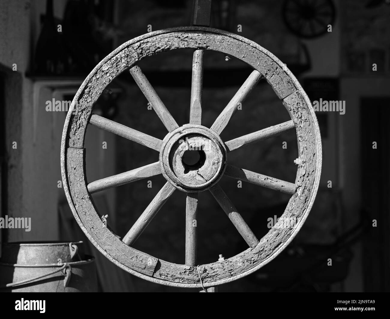 Old cartwheel hi-res stock photography and images - Alamy