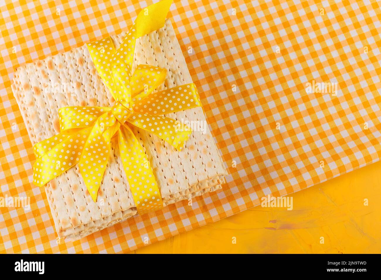 Jewish traditional Passover matzo bread Stock Photo - Alamy