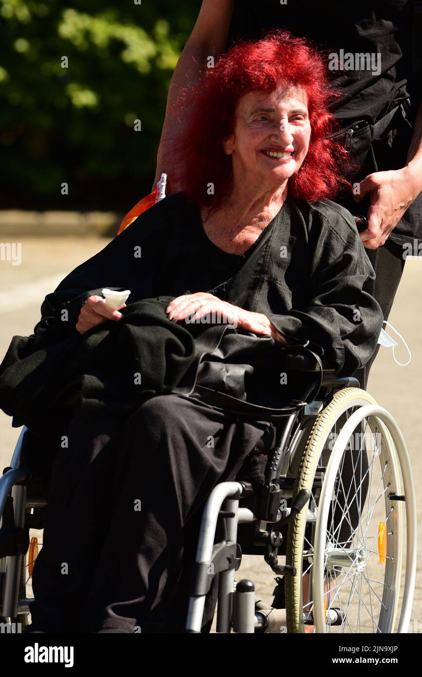 Hamburg, Germany. 10th Aug, 2022. Soccer: Hamburger SV, funeral service ...