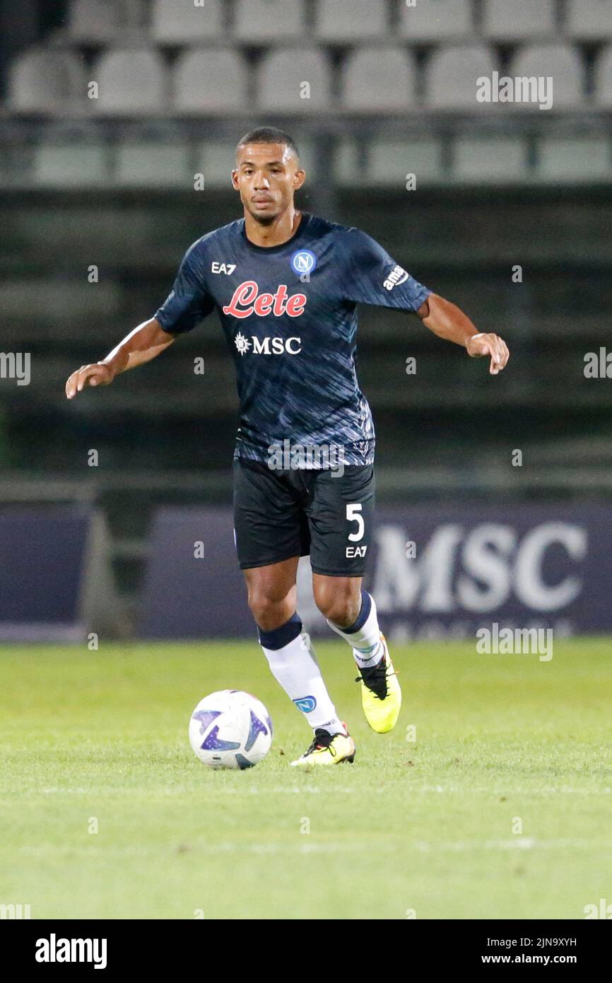 SSC Napoli's Brazilian defender Juan Jesus controls the ball during ...