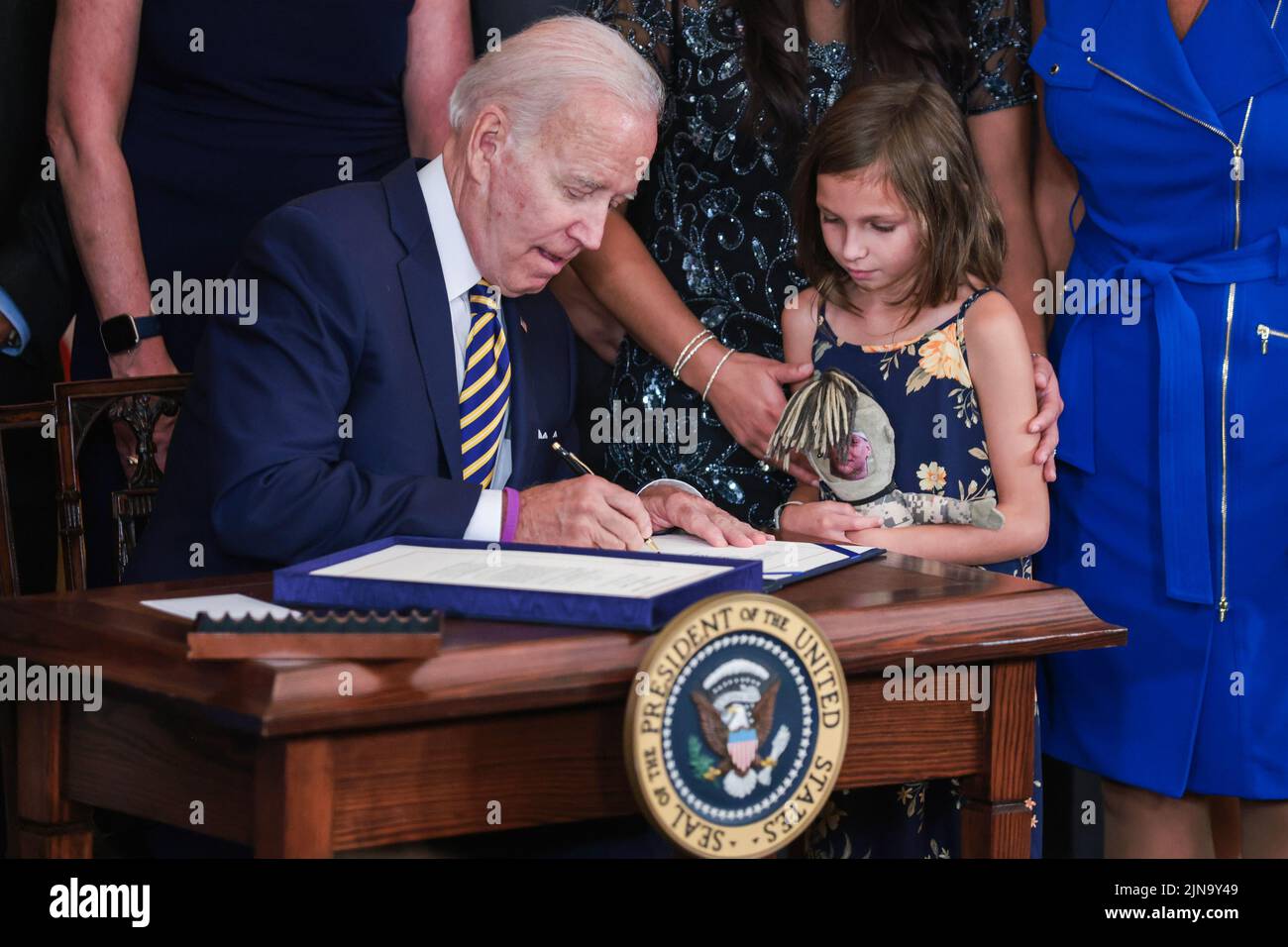 Washington, USA. 10th Aug, 2022. Brielle Robinson, surviving daughter ...