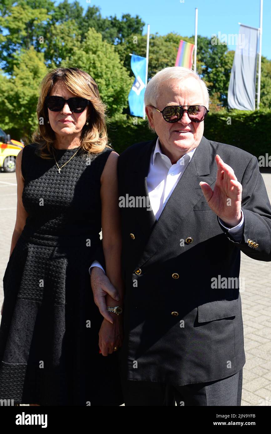 Hamburg, Germany. 10th Aug, 2022. Soccer: Hamburger SV, funeral service ...