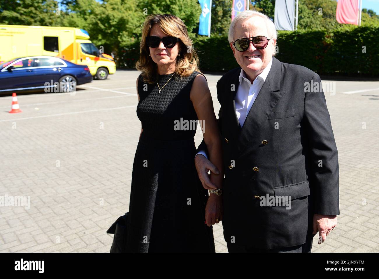 Hamburg, Germany. 10th Aug, 2022. Soccer: Hamburger SV, funeral service ...