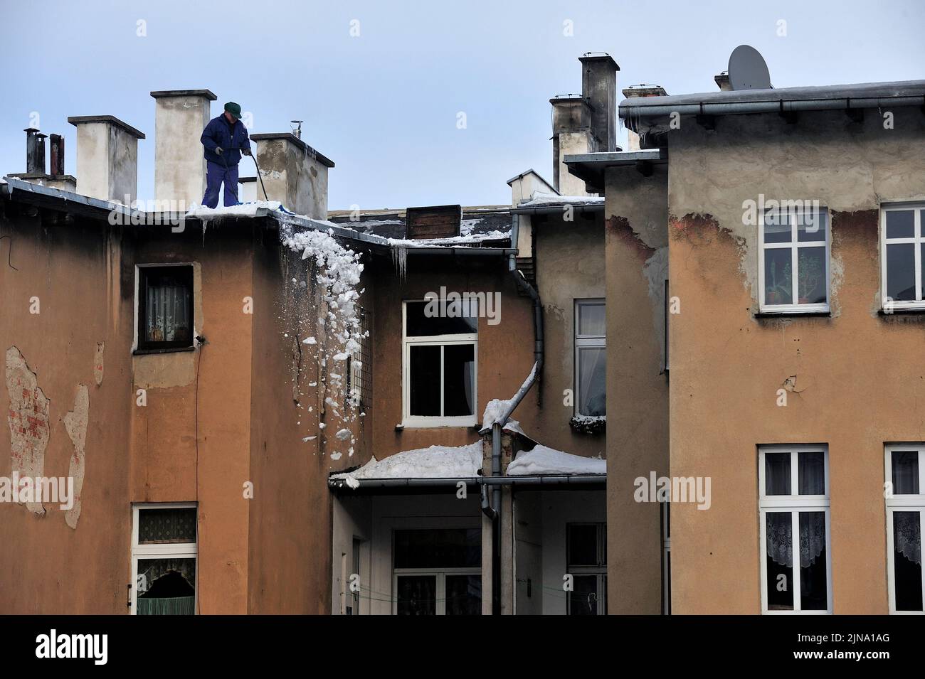 winter, snow, roof snow, danger, snow weight, roof, snow load on the ...