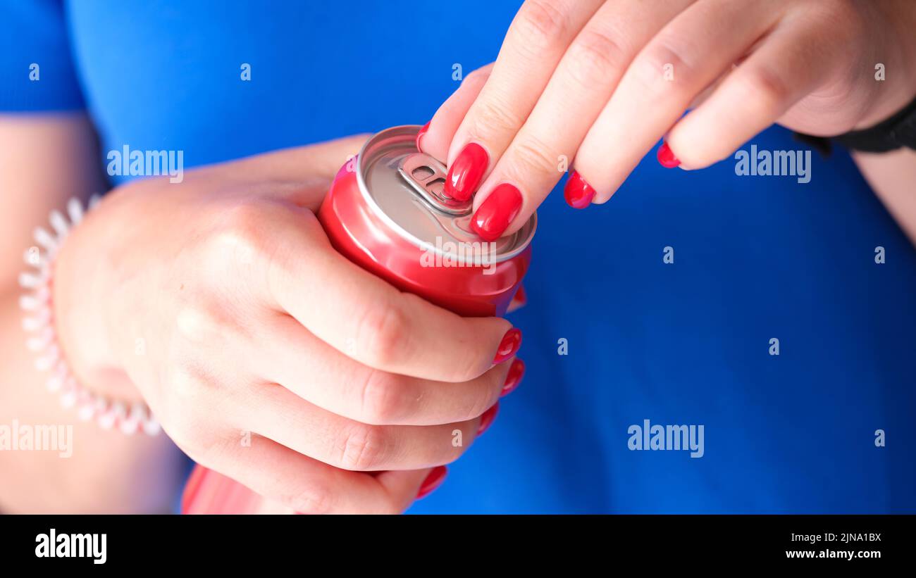Closeup of female hands opening can of drink Stock Photo - Alamy