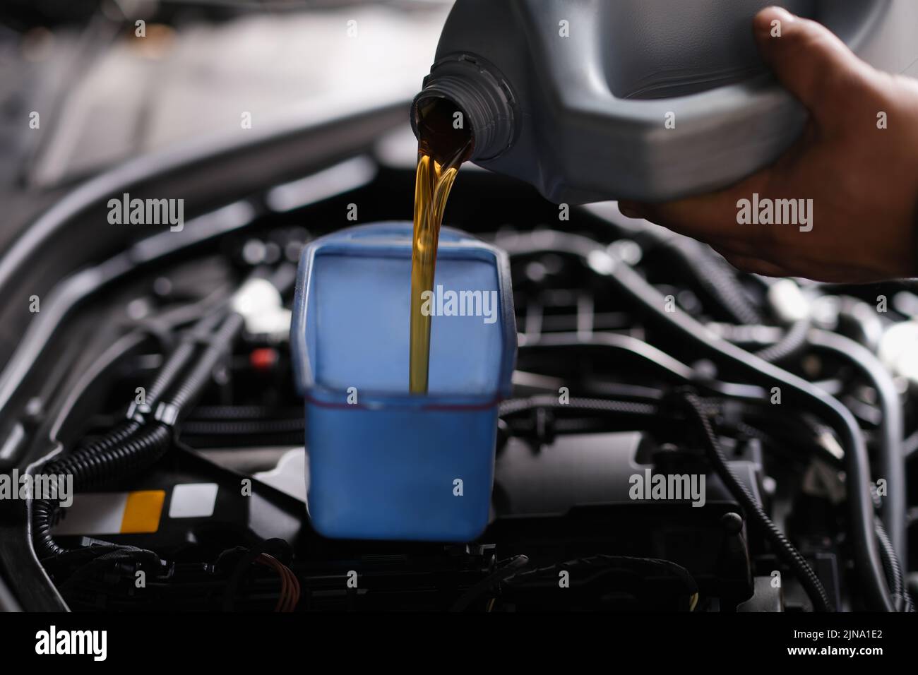 Oil car pour hi-res stock photography and images - Alamy
