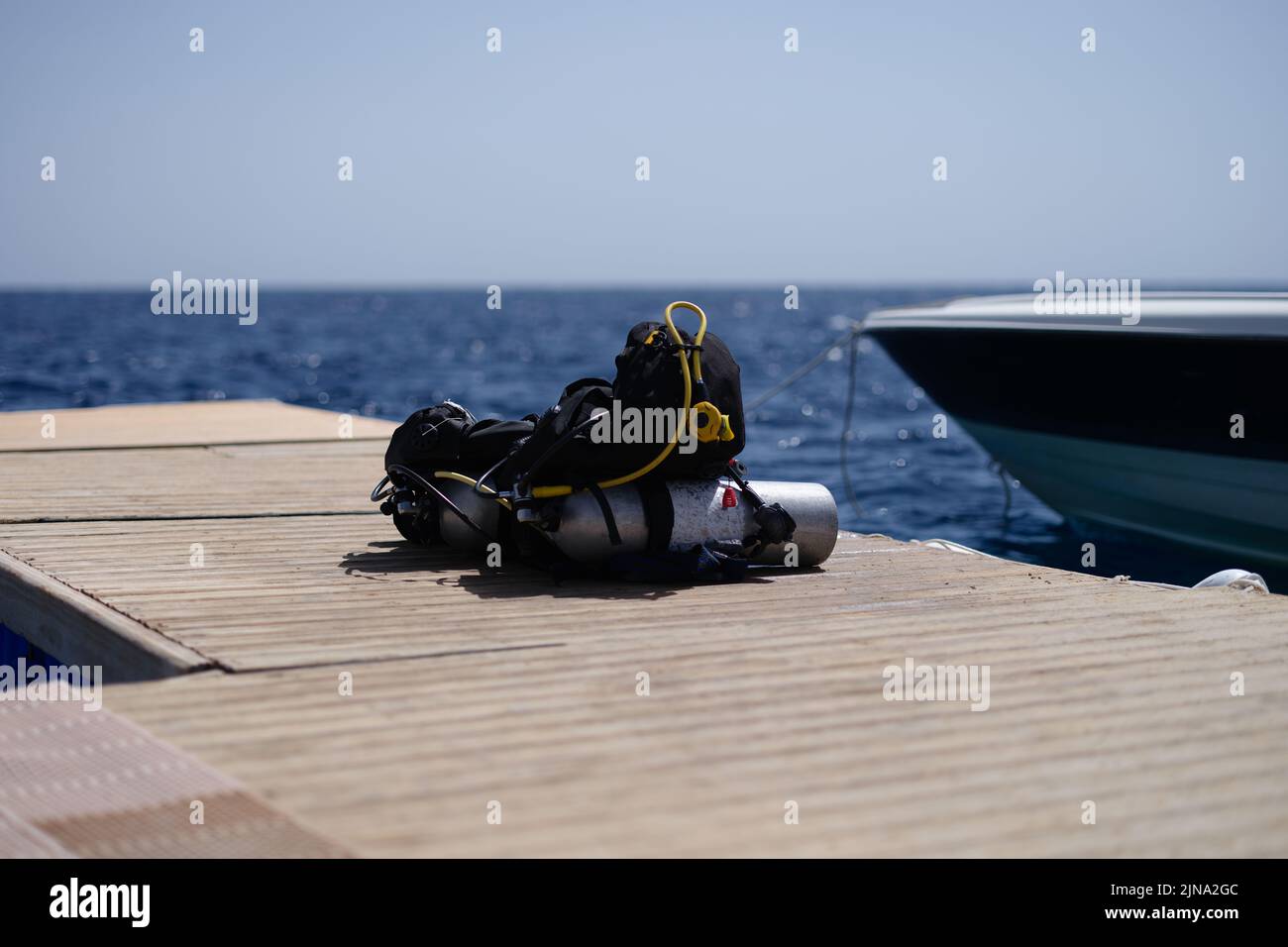 Oxygen tank with vest and diving accessories set Stock Photo - Alamy