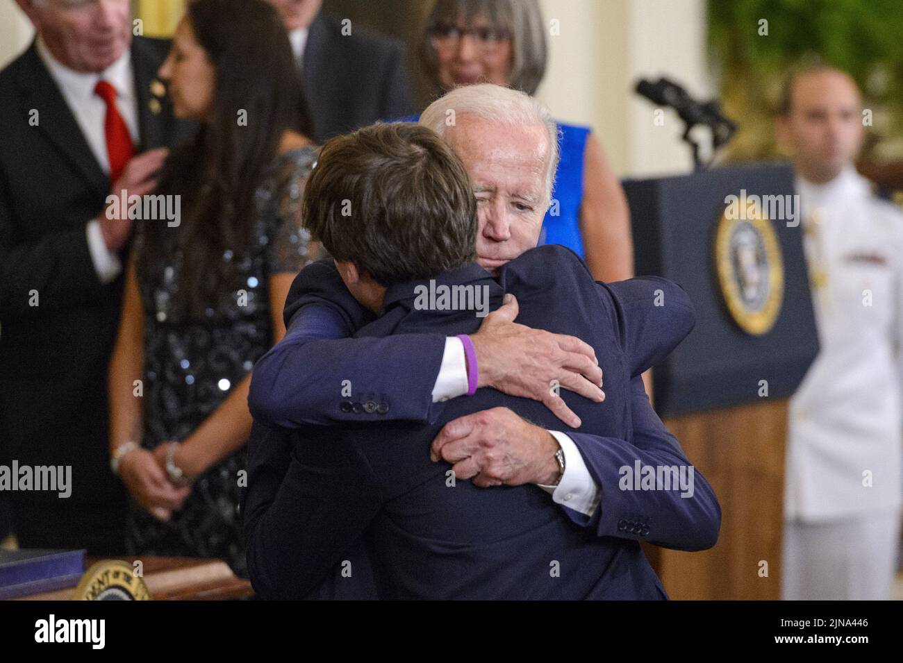 Washington, United States. 10th Aug, 2022. President Joe Biden hugs ...