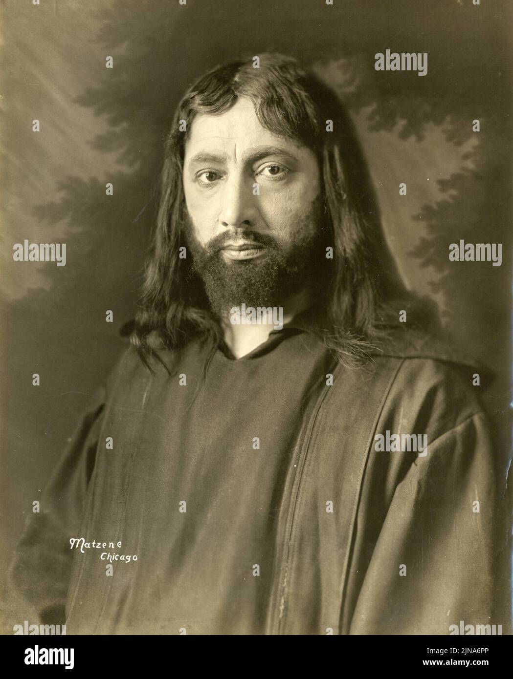 Thais opera hi-res stock photography and images - Alamy