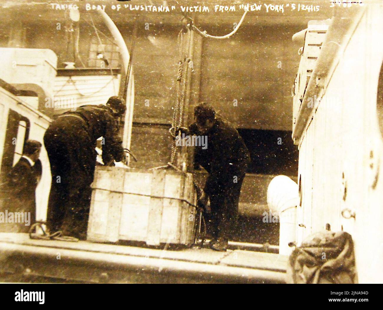 Taking body of RMS Lusitania victim from ''New York,” May 24, 1915 ...