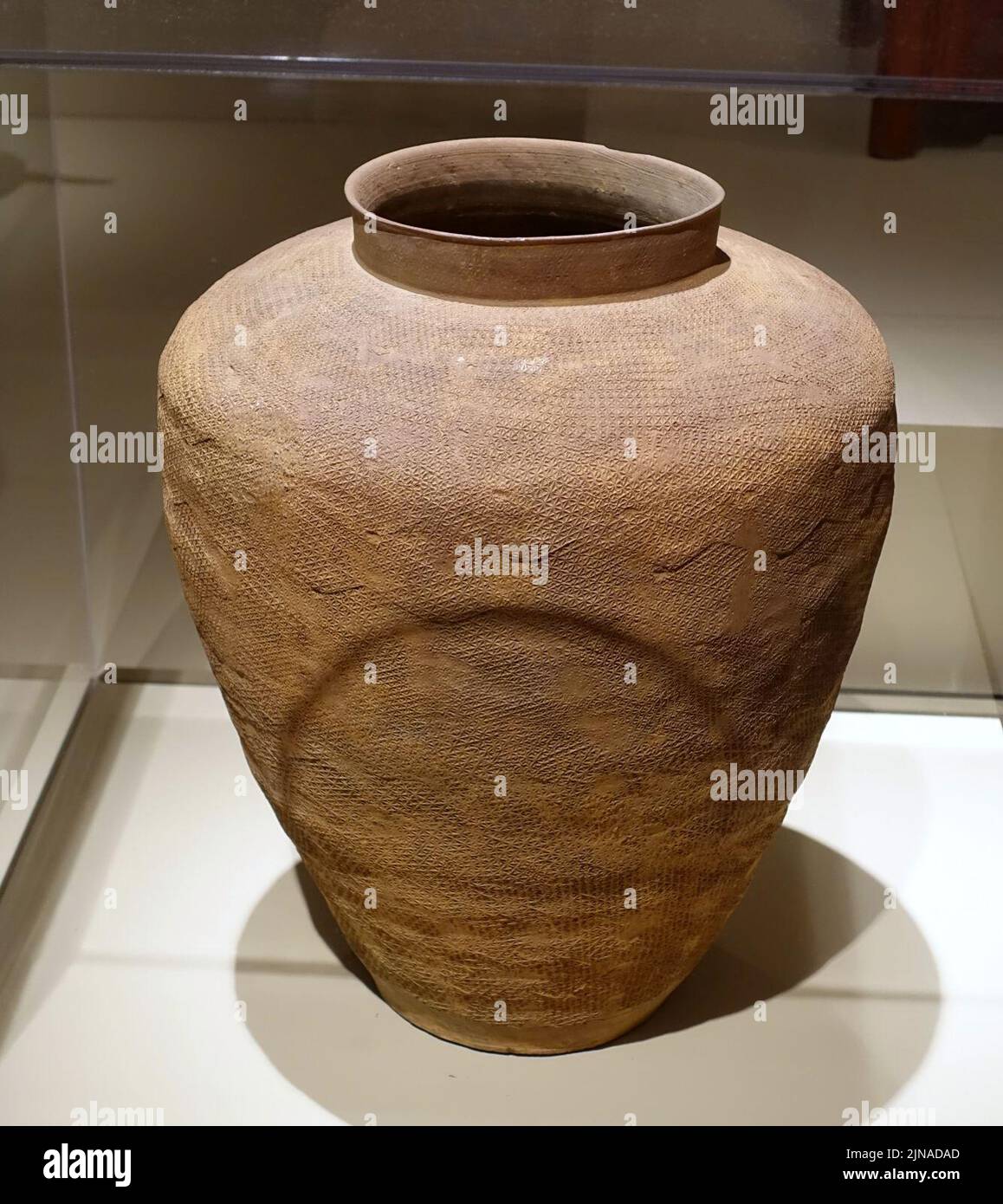 Tall storage jar, Jiangsu or Zhejiang province, China, Eastern Zhou ...