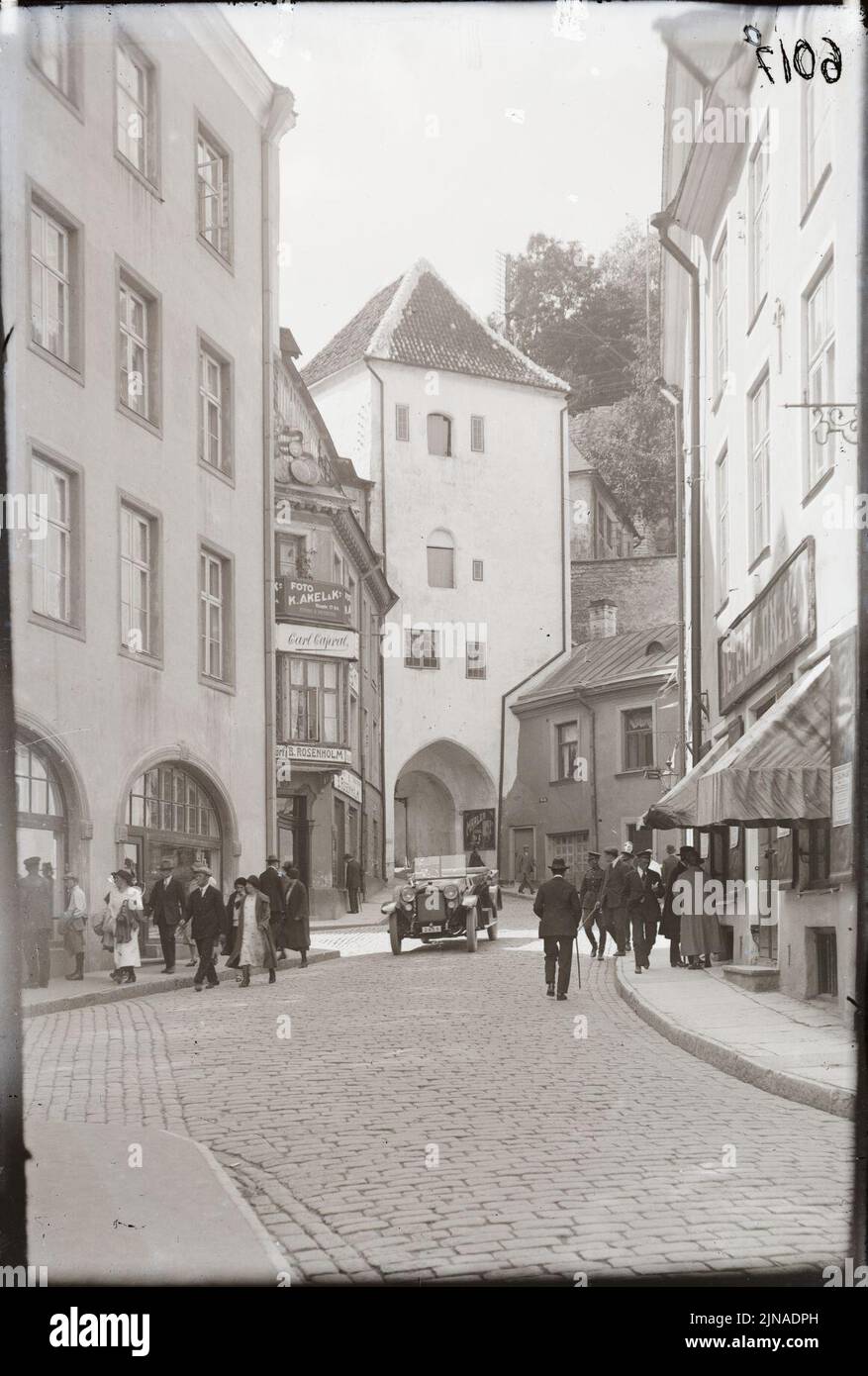 Tallinn, Pikk tänav, vaade Pika jala väravatorni suunas, AM N06017 ...