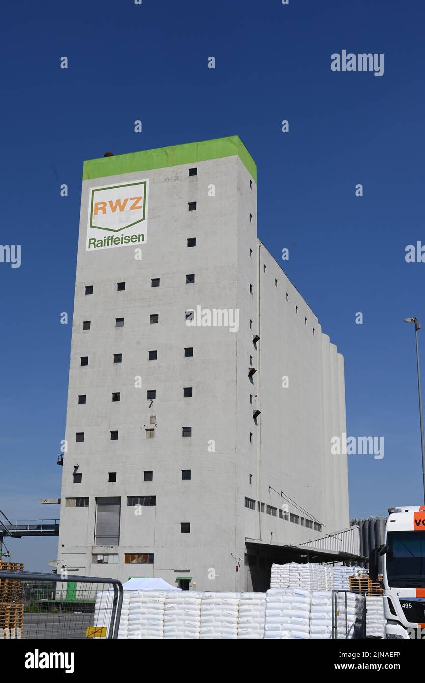 Raiffeisen waren zentrale rhein main eg hi-res stock photography and ...