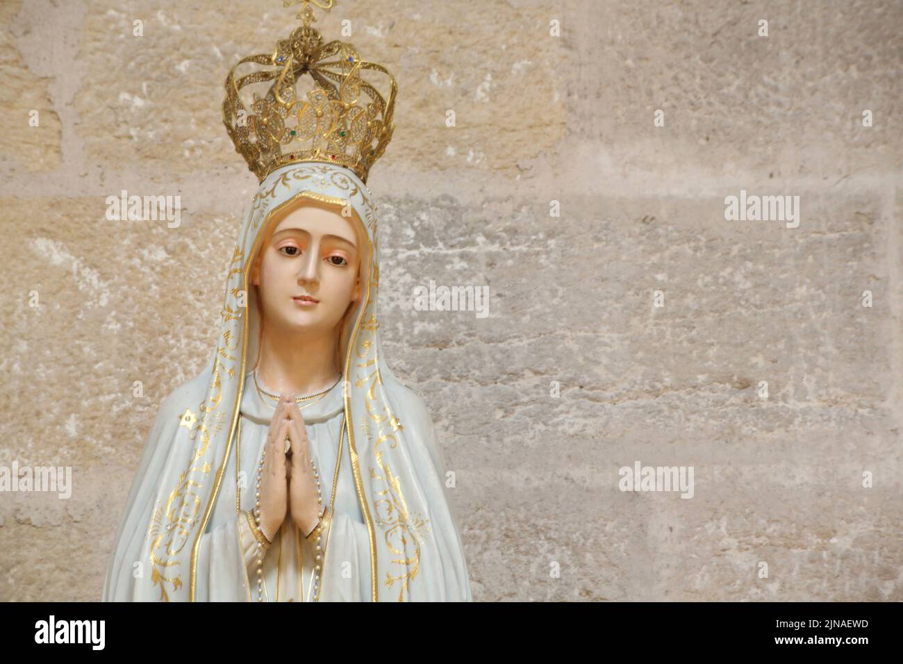 Statue vierge vierge marie hi-res stock photography and images - Alamy