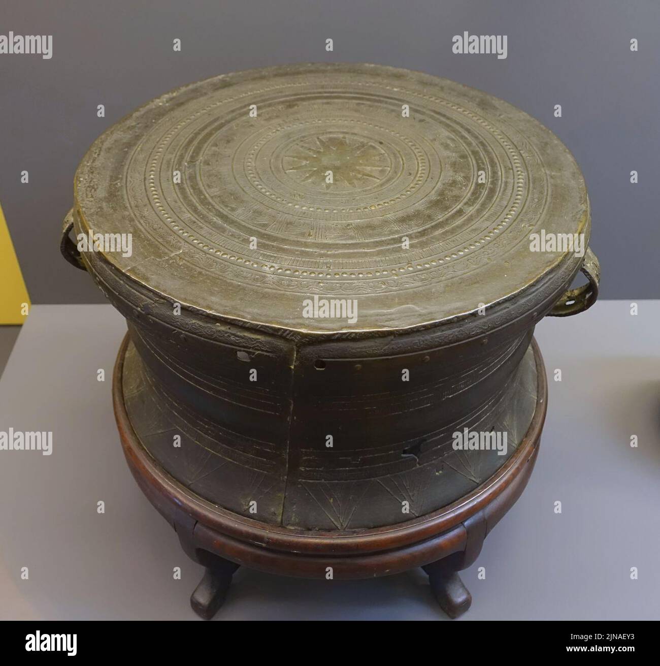 Tambor drum, China, Han dynasty, 206 BC to 220 AD Stock Photo - Alamy
