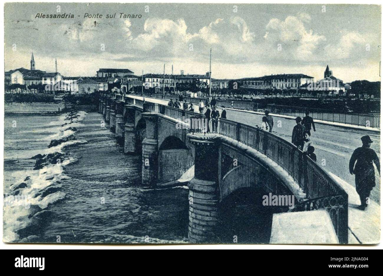 Tanaro e Ponte stradale sul Tanaro - 1920 circa Stock Photo - Alamy