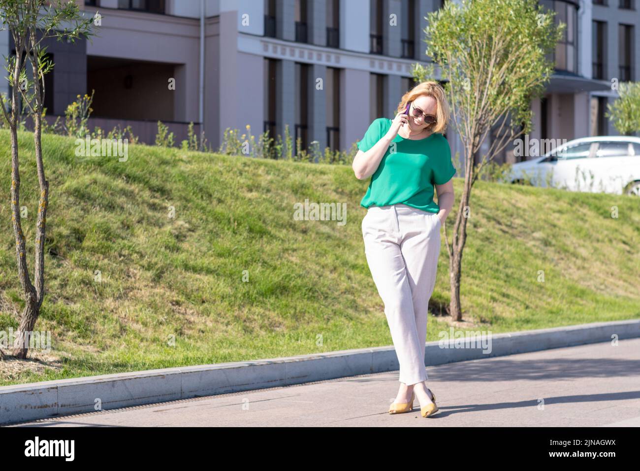 Girl student walking into distance hi-res stock photography and images ...