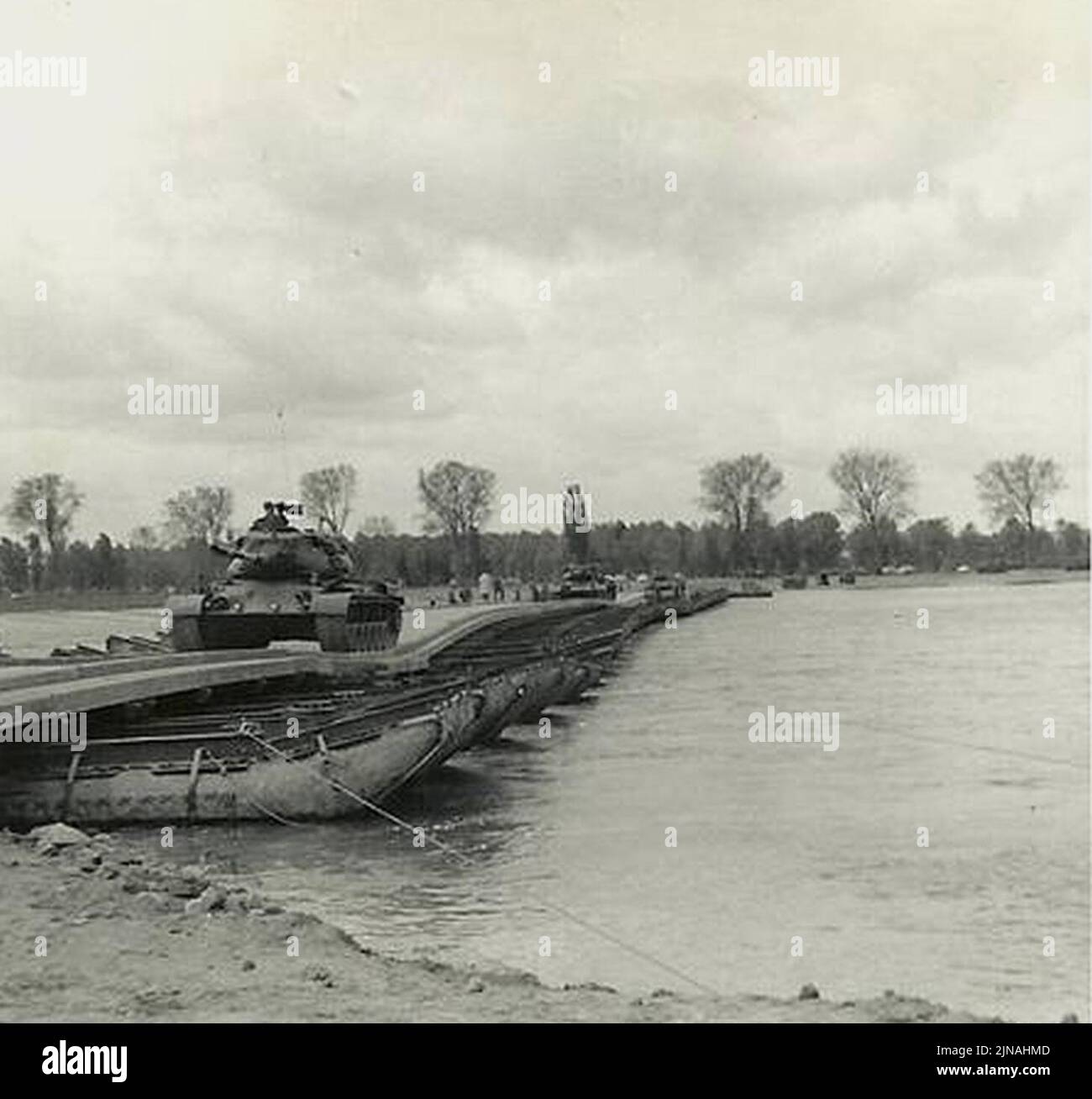 Tanks crossing hi-res stock photography and images - Alamy