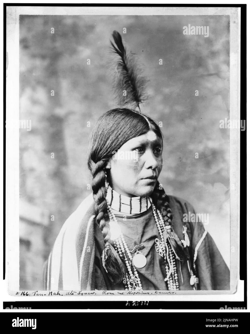 Tan-nah, Ute woman, head-and-shoulders portrait, facing right Stock ...