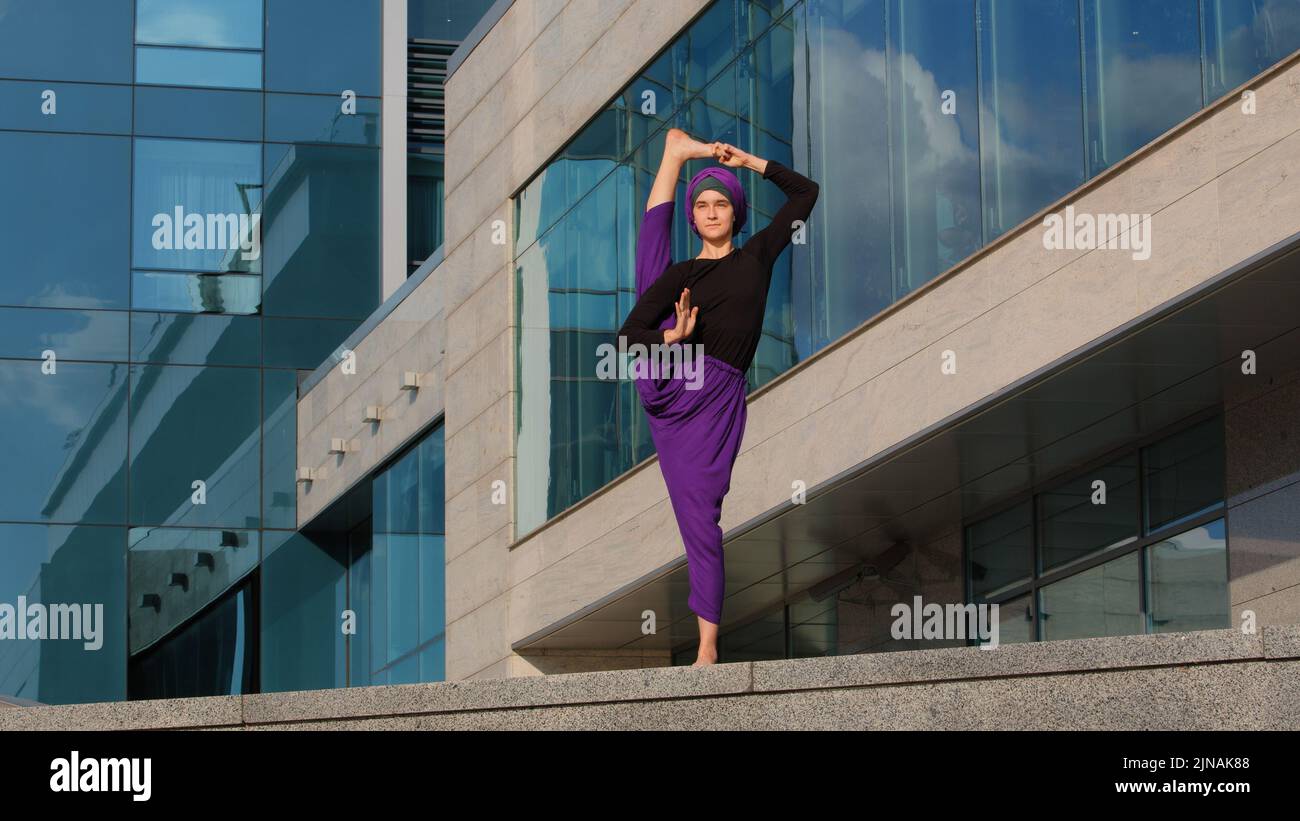 Strong muslim woman in hijab flexible young girl stretching yogi yoga ...