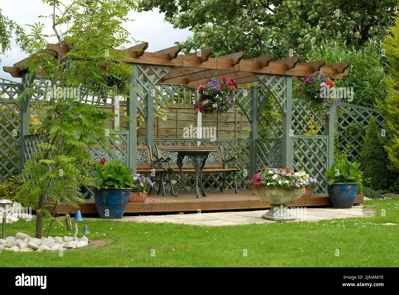 Front view of a decorative pergola in an English urban garden Stock ...