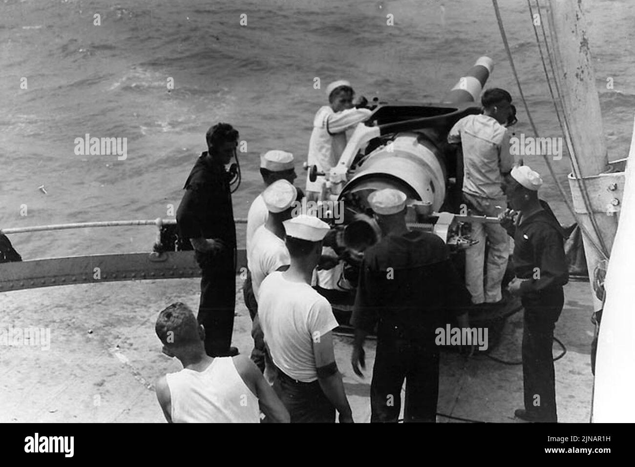 Target practice at sea on USS Siboney Stock Photo - Alamy