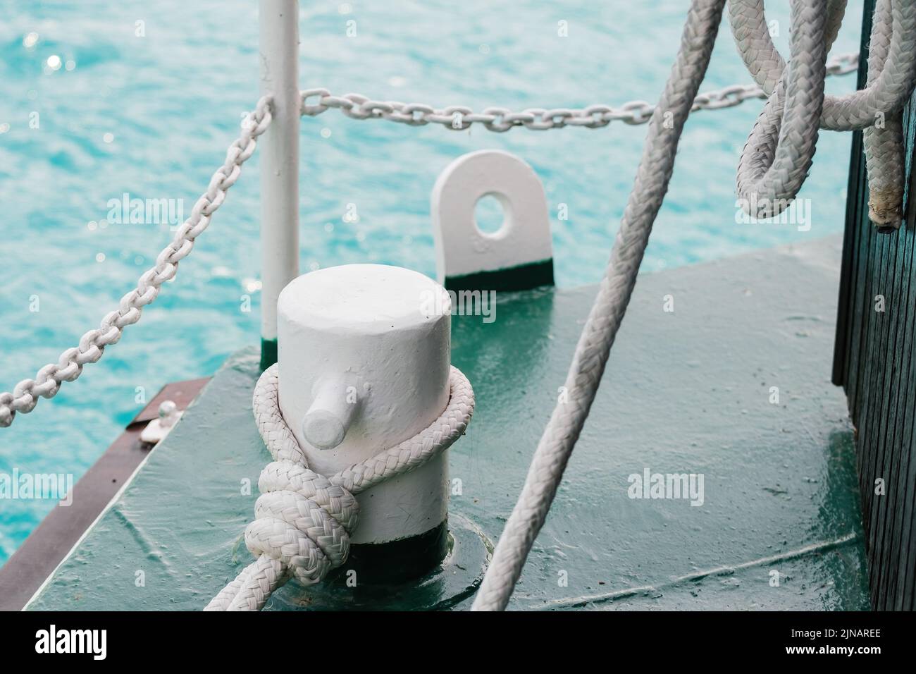 Reef knot chain hi-res stock photography and images - Alamy