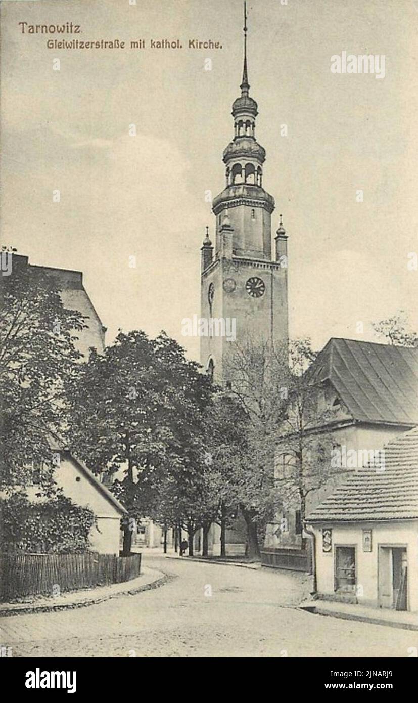 Tarnowitz - Gleiwitzerstraße mit kathol. Kirche Stock Photo - Alamy