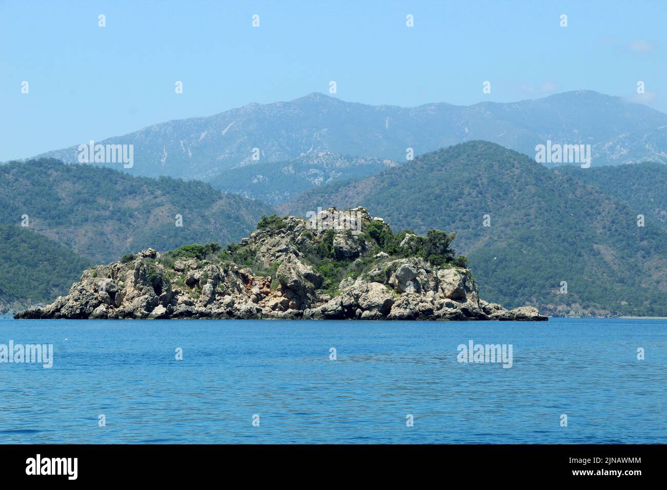 Rocky island rest hi-res stock photography and images - Alamy