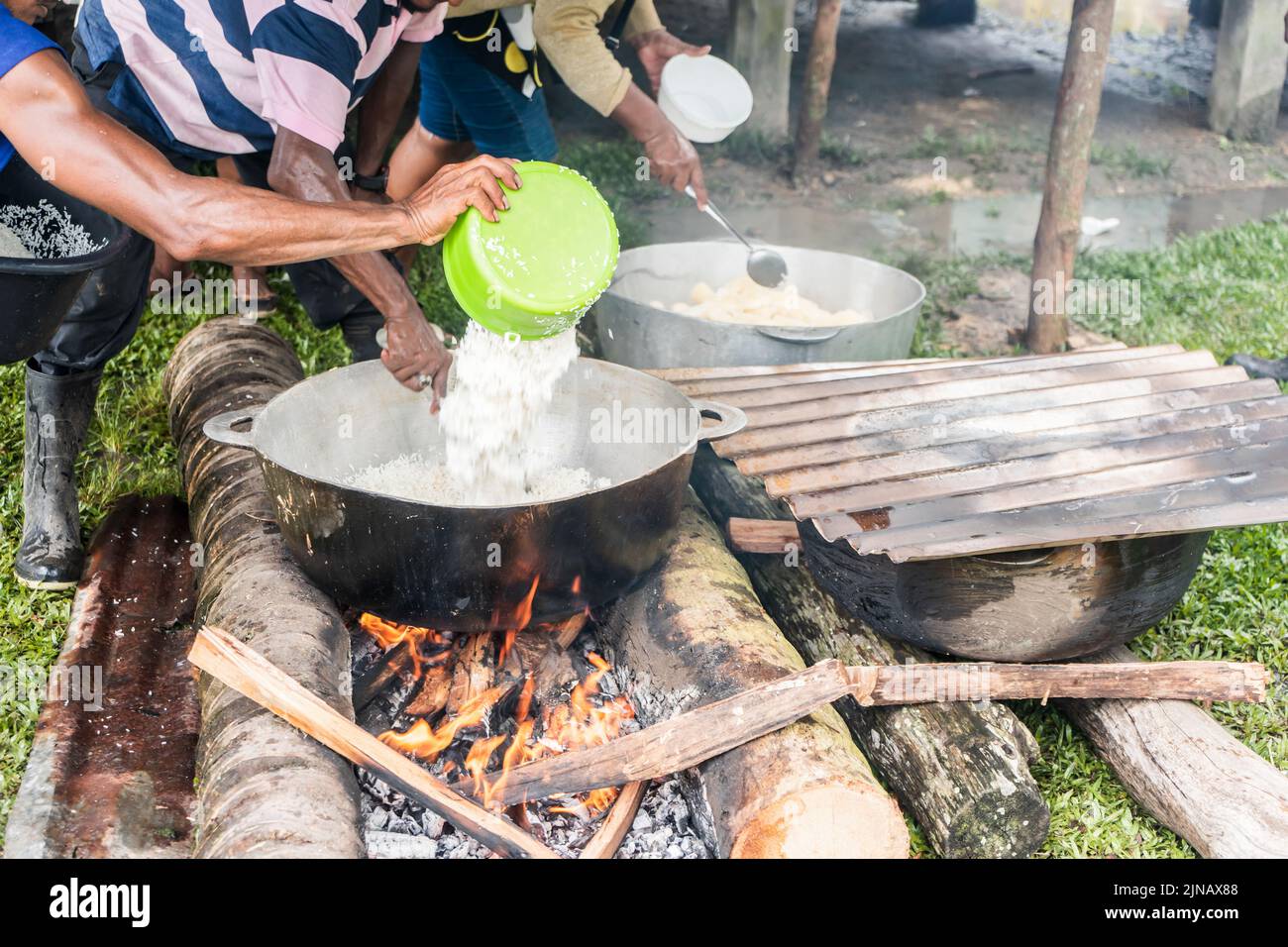 Indigenous people from Nicaragua cooking during the celebration of the ...