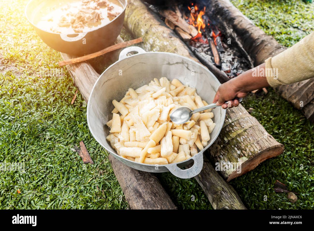 Indigenous woman cooking yucca and LukLuk soup on the caribbean coast ...